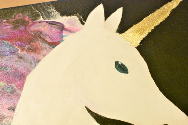 How to Make an Unicorn Painting with Acrylic Pouring - Homebody Hall